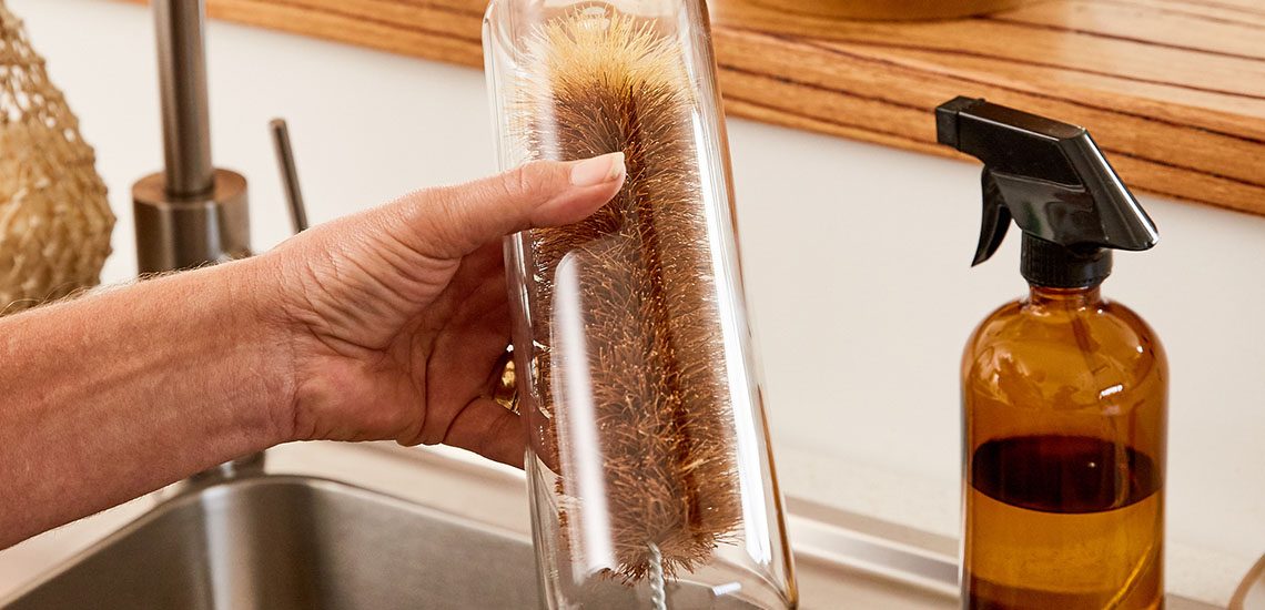 ECOMAX Premium Bottle Brush in action » ECOMAX Brushes