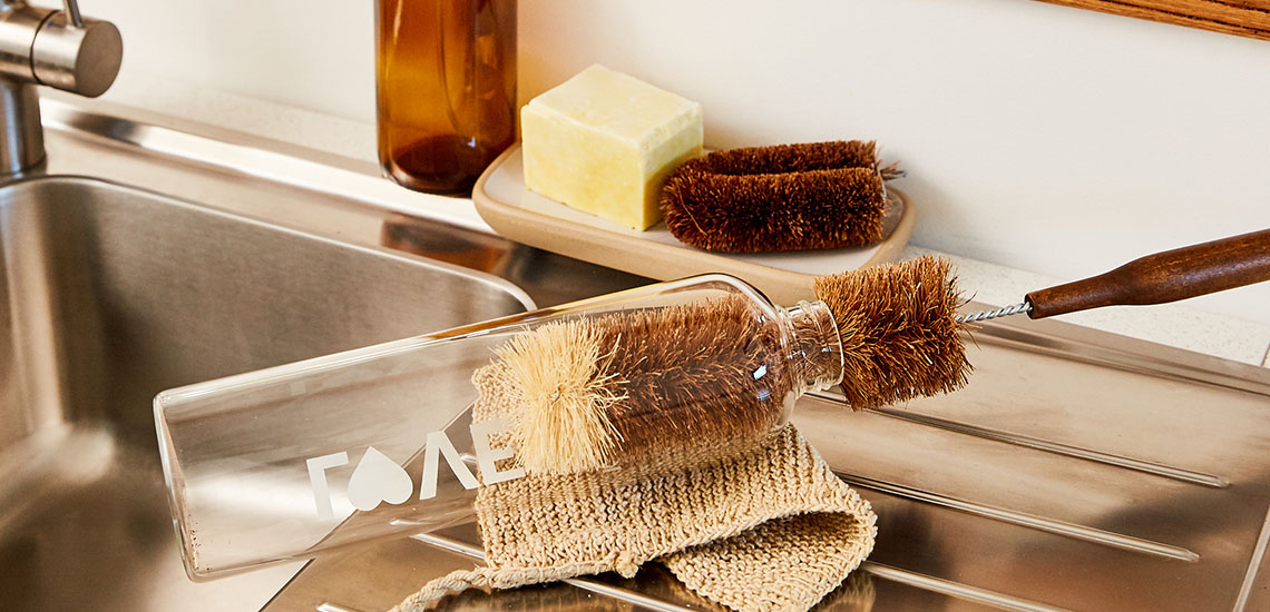 The Ultimate guide to Cleaning Water Bottles? » ECOMAX Brushes